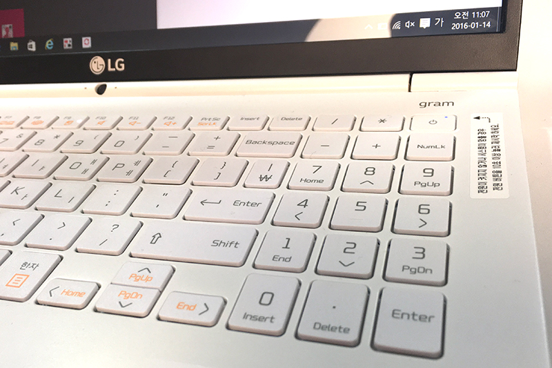 980g이라는 LG ‘그램15’…무게 재보니 950g