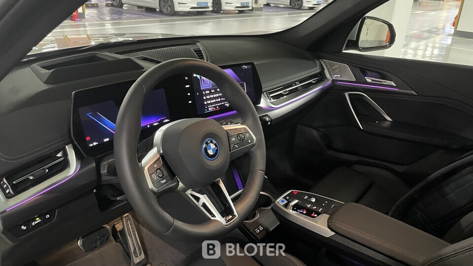 BMW iX1 타보니...주행보조 성능만 키우면 완벽 [시승기]