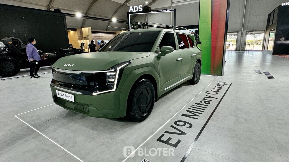 미리 본 서울 ADEX 2023, 'EV9 군용차서 무인기까지' 첨단기술 총집합 [현장+]