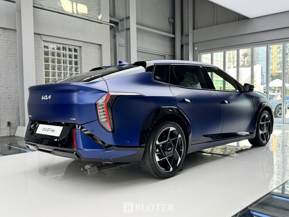 기아 '준중형 전기세단' EV4 높이 낮아지니 주행거리 533㎞ [카미경]